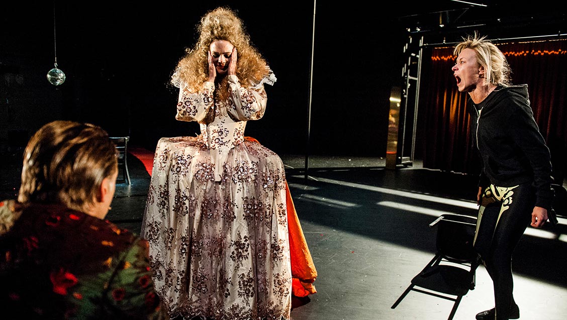 Ane-Dahl-Torp-og-Marie-Blokhus-i-kranglar-i-Hamlet (1) – Fagsnakk